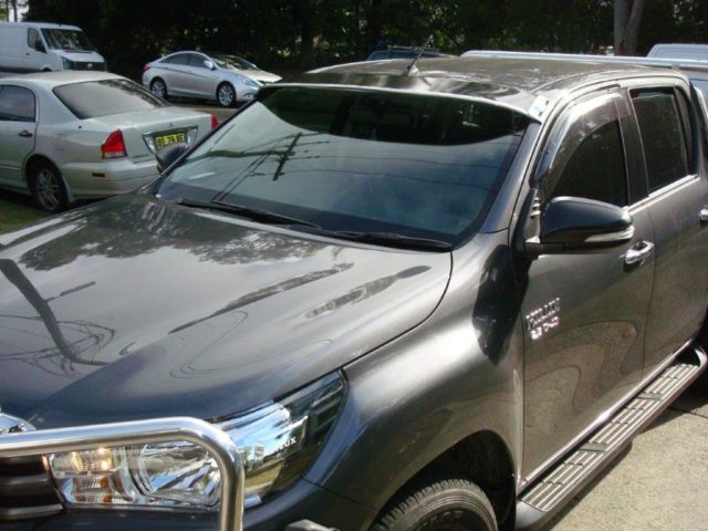 Sunvisor Toyota Hilux Oct 2015 onwards Solid Windscreen Sunvisor - Roof ...