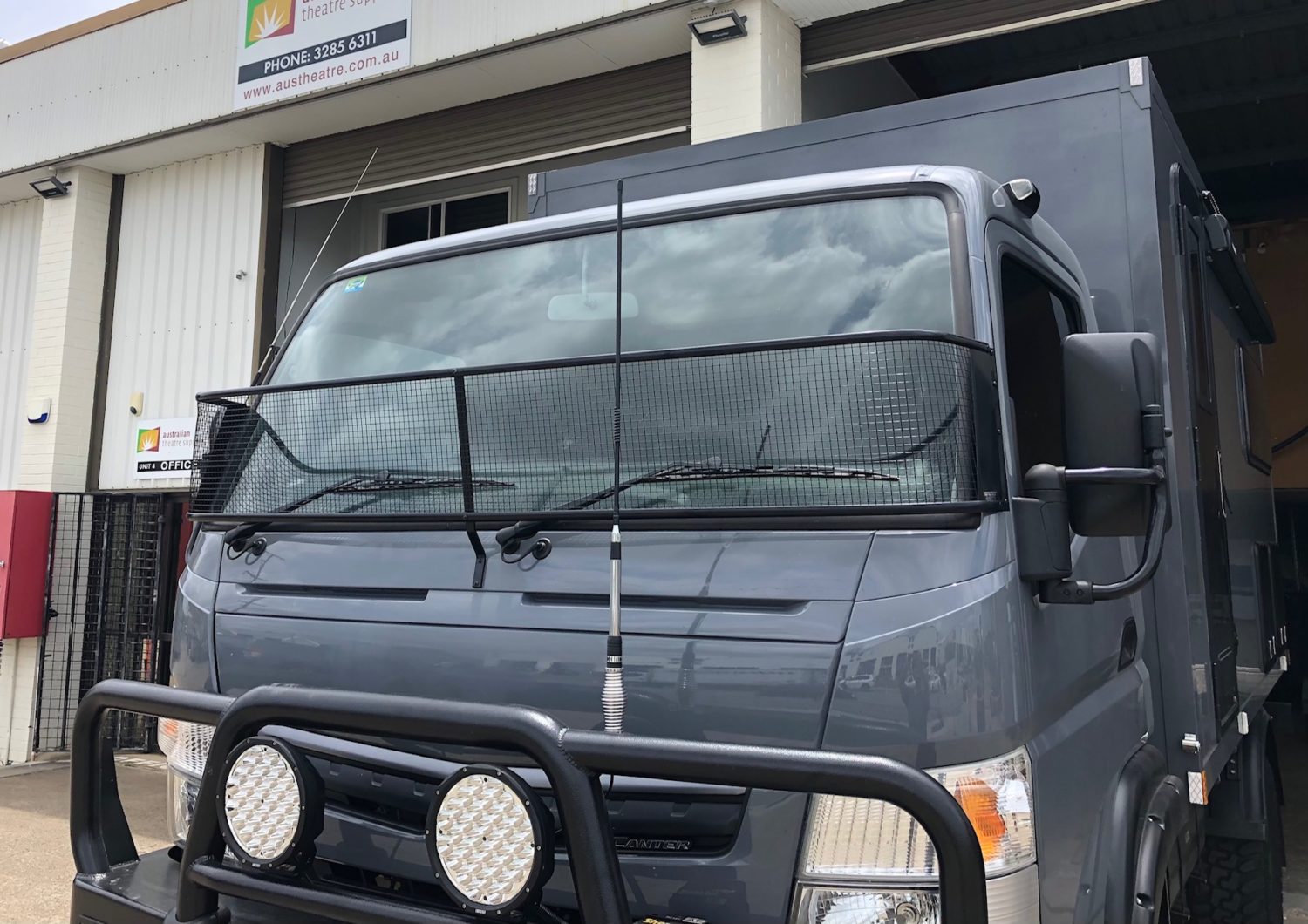 Mitsubishi/Fuso Canter (2006 - on) Wide Cab Black Windscreen Stone ...