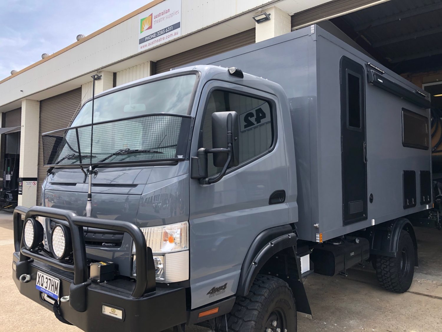 Mitsubishi/Fuso Canter (2006 - on) Wide Cab Black Windscreen Stone ...