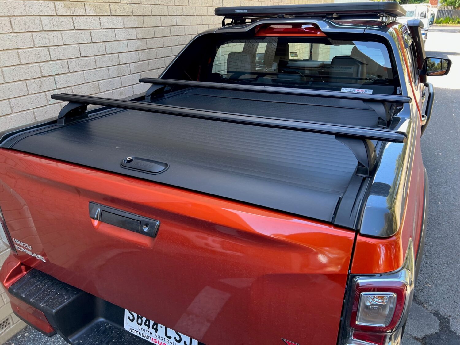Isuzu DMax Gen3 2020on XTerrain Yakima Cross Bars (2) to rear cargo lid ...