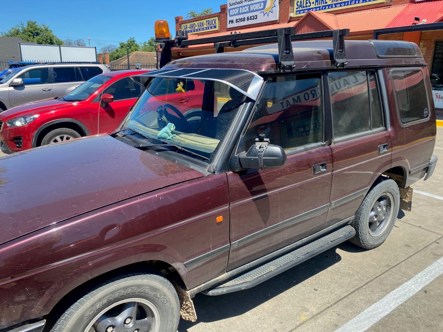 Land Rover Discovery 1 & 2 Mesh Windscreen Sunvisor - Roof Rack World