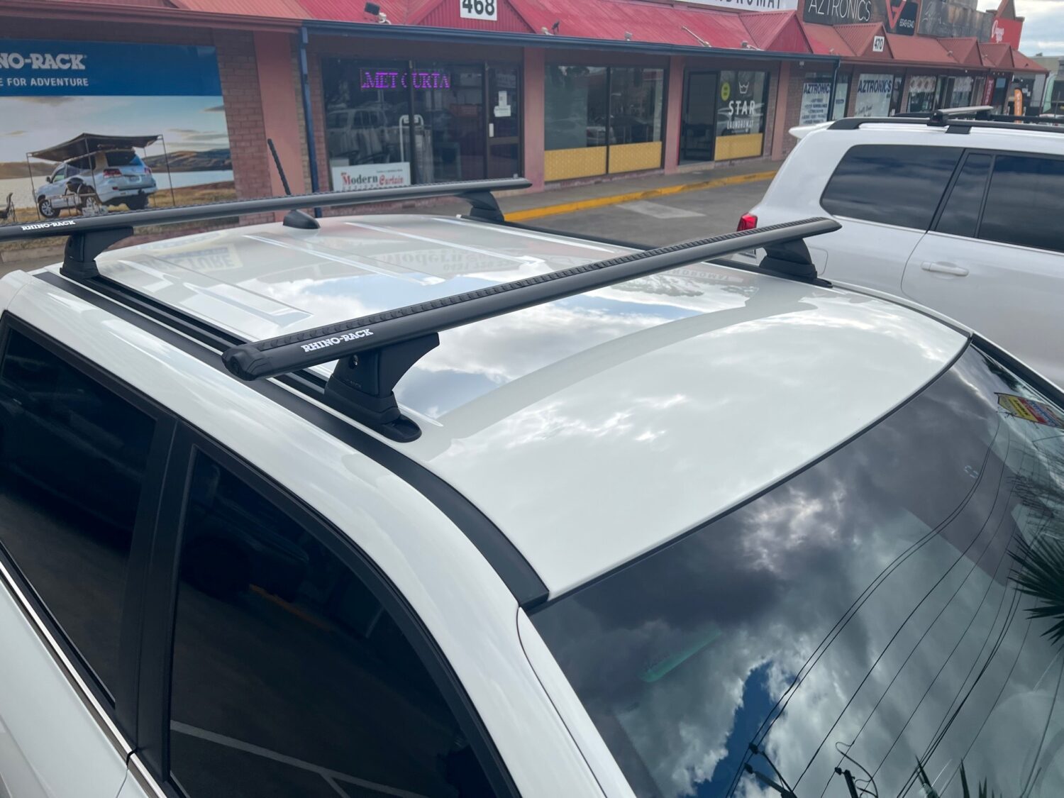 Ssangyong Musso 2021on Rhino-Rack Sportz Track Mounted Roof Racks (pr ...