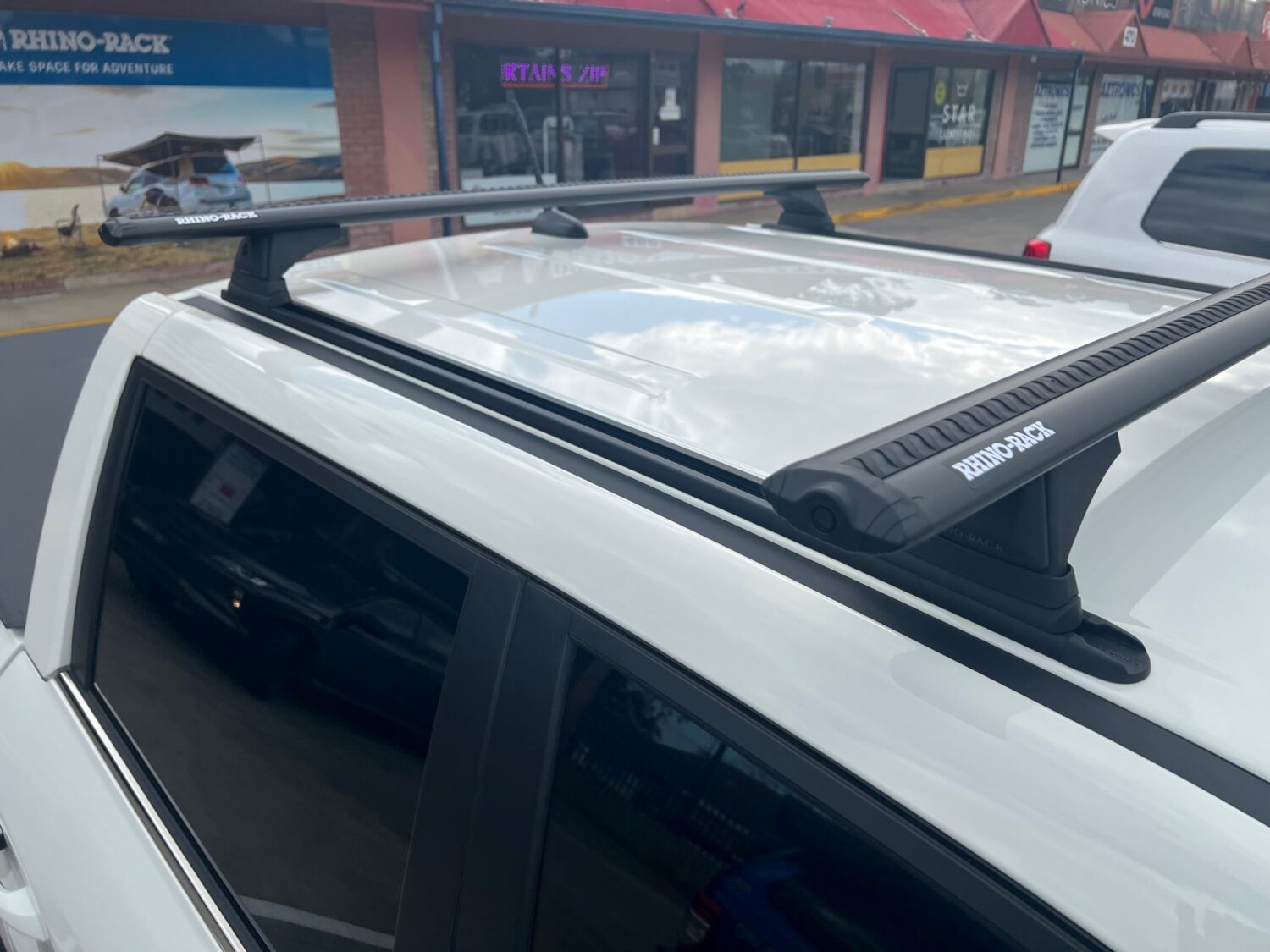 Ssangyong Musso 2021on Rhino-Rack Sportz Track Mounted Roof Racks (pr ...