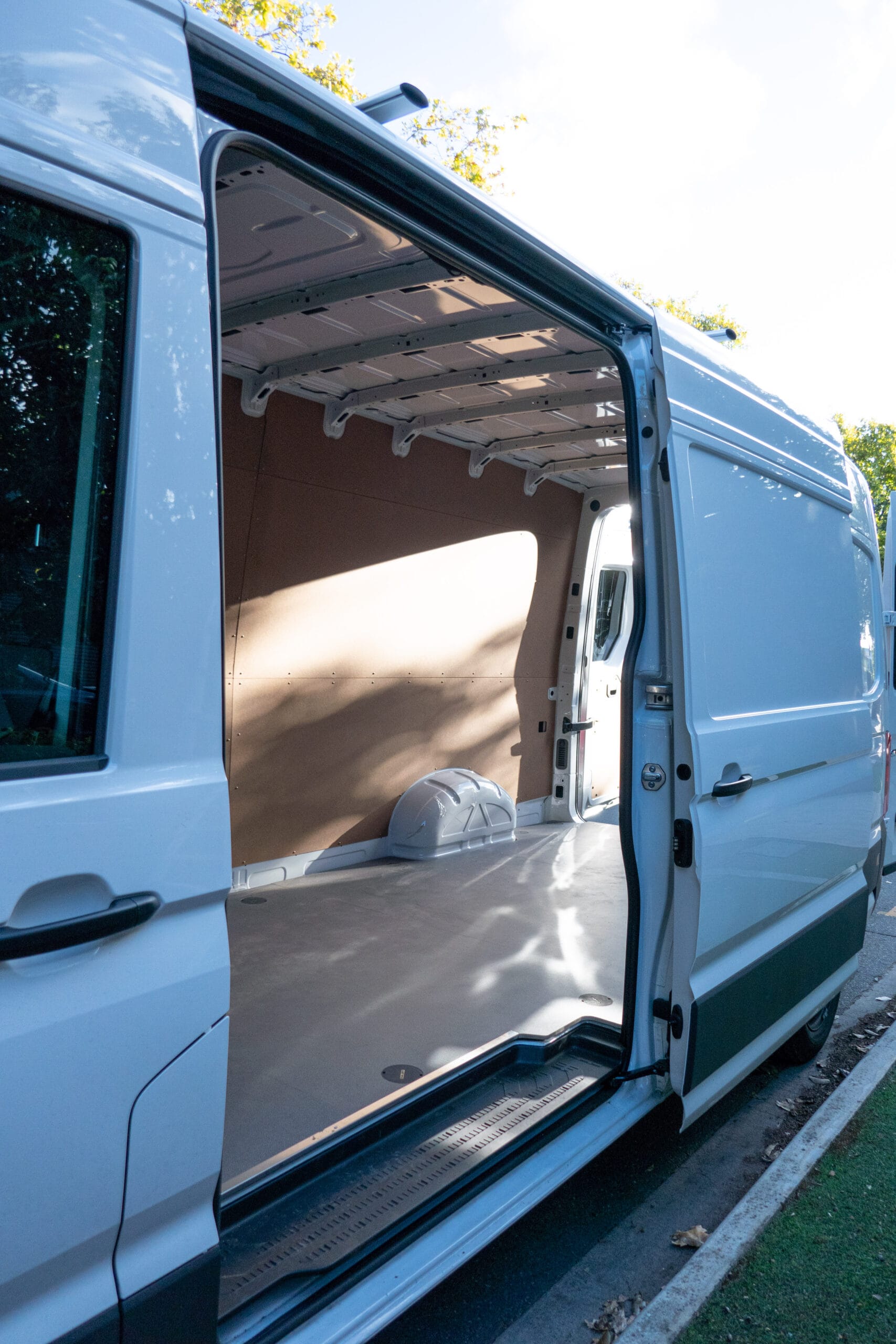 Volkswagen Crafter (2018 Onwards) LWO Dual Rear Wheel Dual Van Floor ...