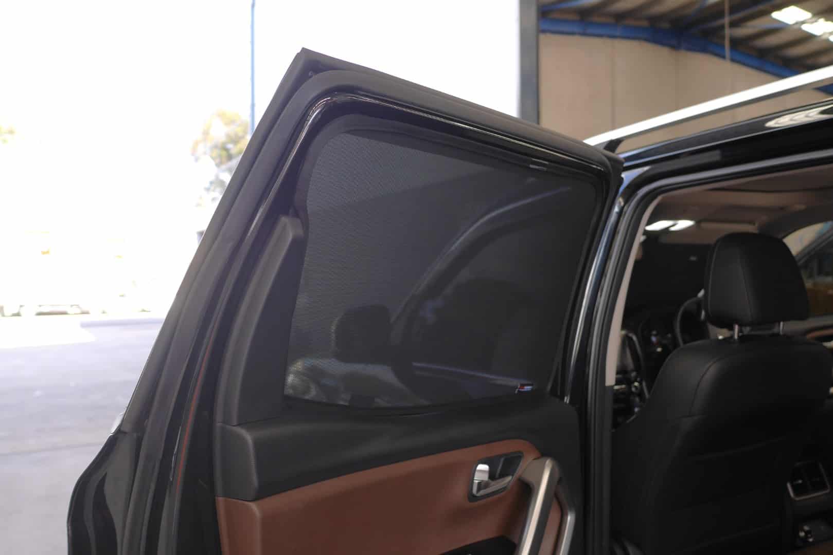 Mahindra Scorpio 2nd Generation Car Rear Window Snap Shades (Z101; 2022 ...